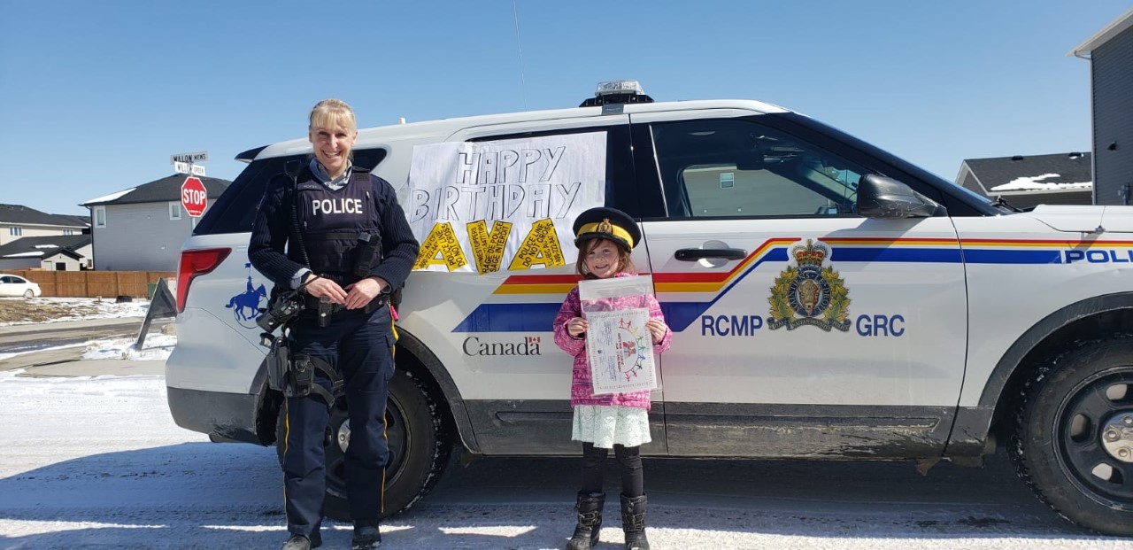 Rcmp Help Celebrate Local Girls Birthday Cochranenow Cochrane