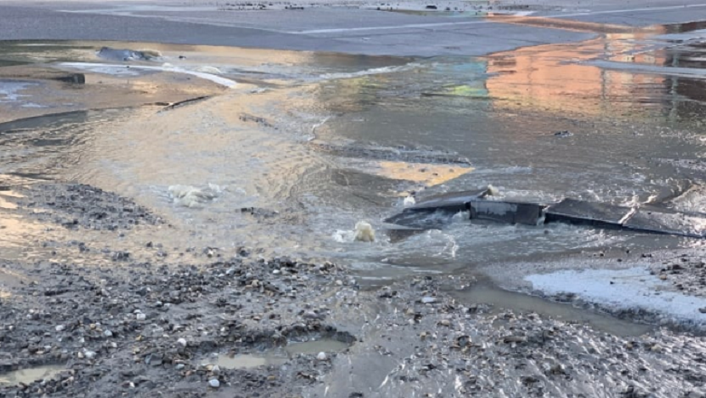 Road heaving in downtown Winnipeg due to water main break Sunday ...