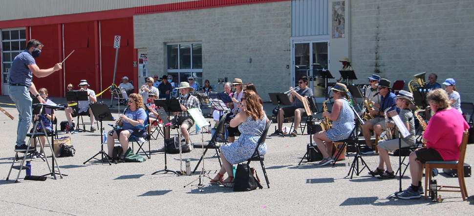 Pop-Up Concert attracts crowd on Sunday - CochraneNow: Cochrane ...