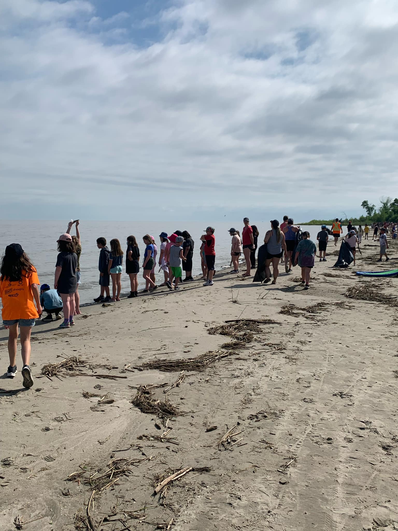 Elementary school students clean up shoreline at Delta Beach ...