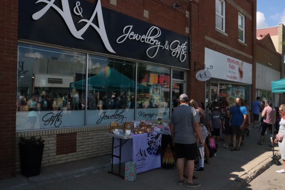 Large crowd for street fair in Estevan - DiscoverEstevan.com - Local ...