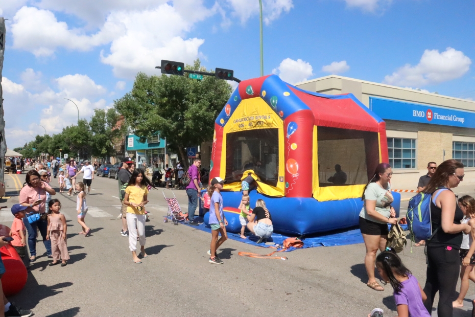 Large crowd for street fair in Estevan - DiscoverEstevan.com - Local ...