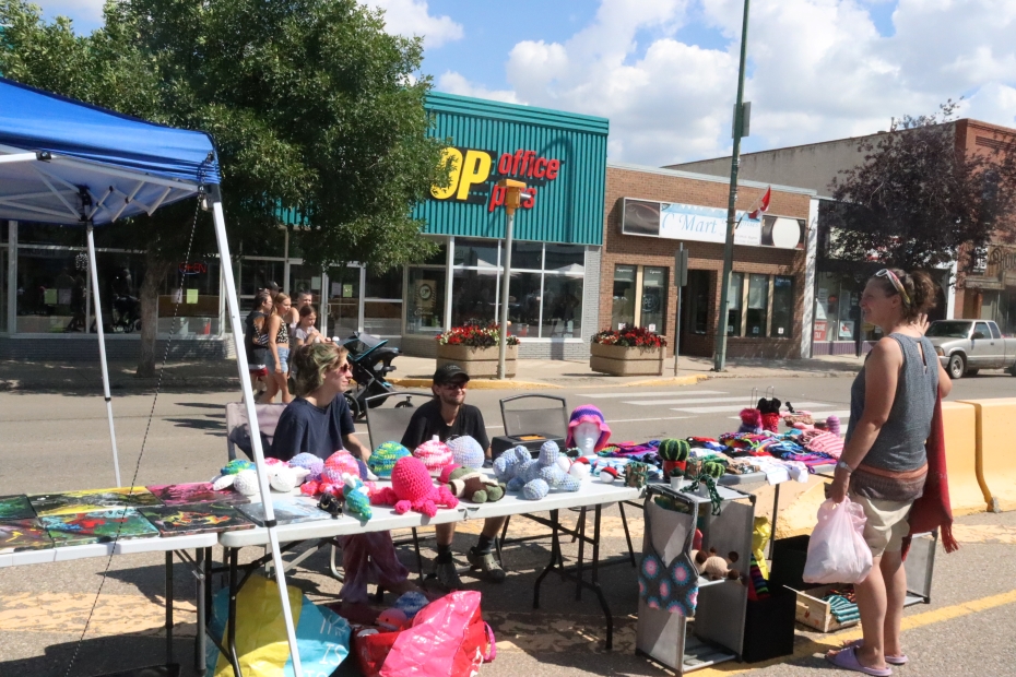 Large crowd for street fair in Estevan - DiscoverEstevan.com - Local ...