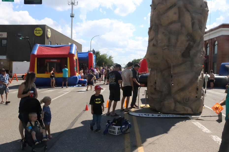 Large crowd for street fair in Estevan - DiscoverEstevan.com - Local ...
