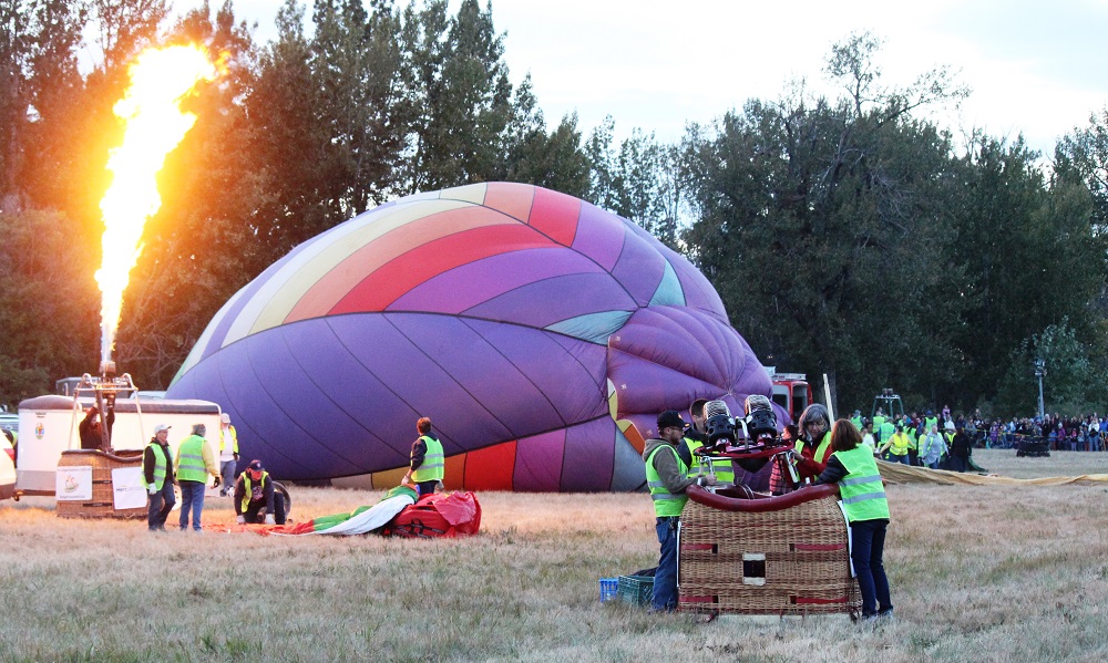 Hot Air Balloons dazzle thousands at Balloon Glow - HighRiverOnline.com ...