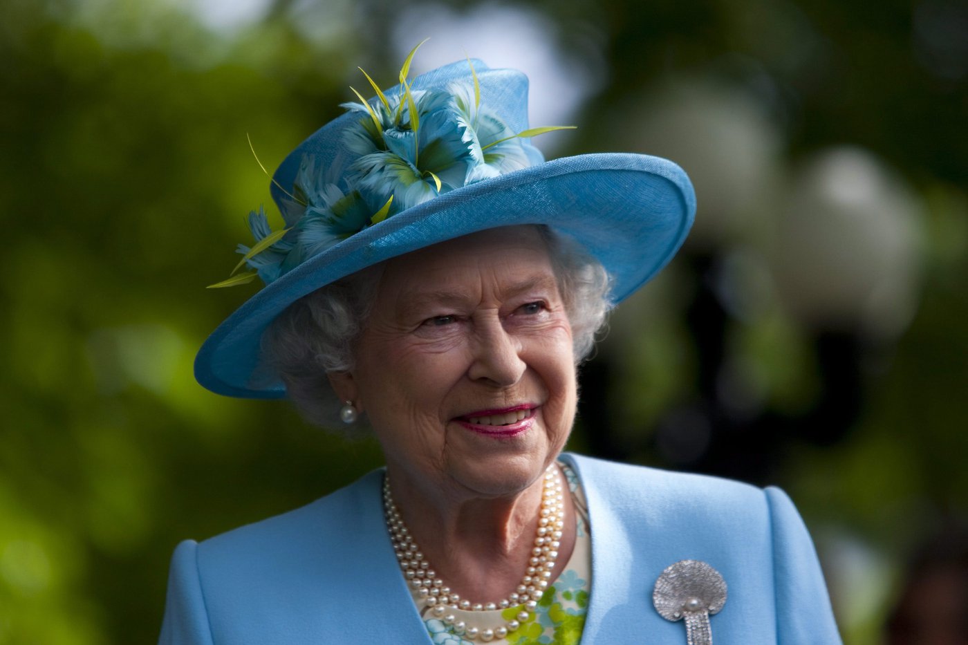 The Queen, longest-reigning monarch in British history, dies at 96 ...