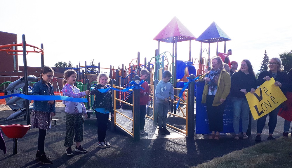 Spitzee School's new playground is now open - OkotoksOnline.com - Local ...