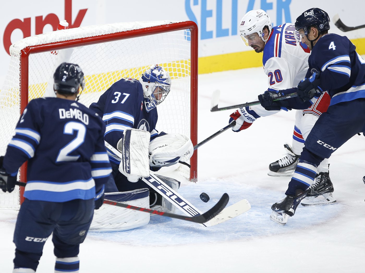 Jets get off to strong start with 4-1 season-opening victory over ...