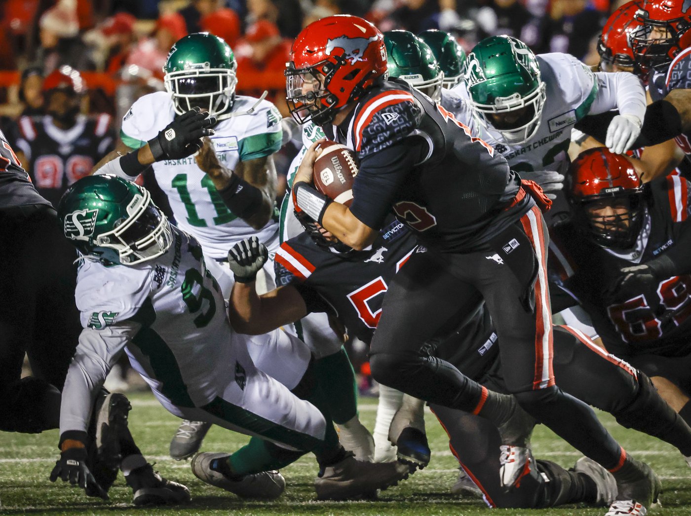 Stevens leads Stampeders to 36-10 win over Roughriders, Mitchell ...