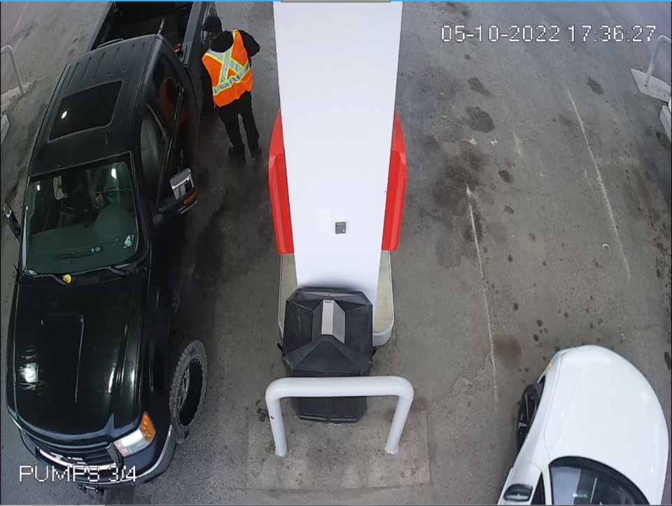 Police seeking help identifying fuel thief - DiscoverWeyburn.com ...