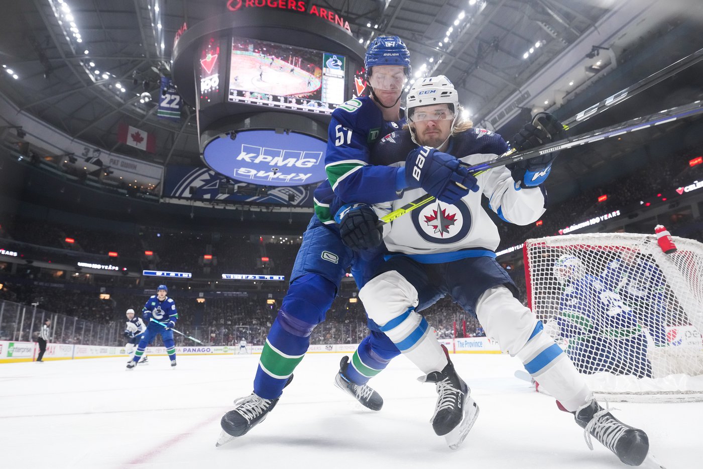 Connor extends streak, Winnipeg Jets hand Vancouver Canucks lopsided ...