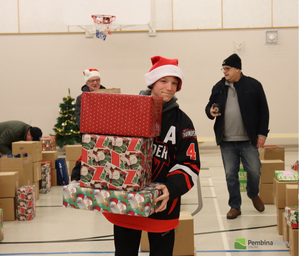 Heavy snow can't stop Morden Christmas Cheer from delivering over 300 ...