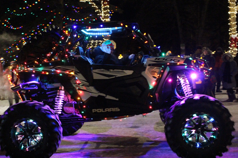 Santa Claus Parade brings out thousands on frigid night - OkotoksOnline ...
