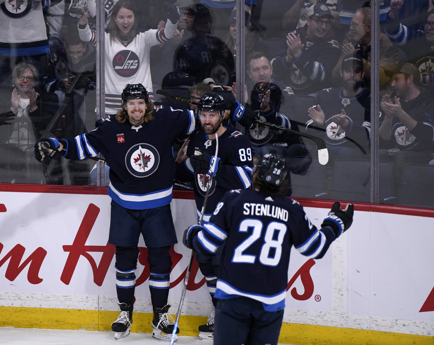 Kyle Connor has hat trick as Jets down Canucks 7-4; Winnipeg wins fifth ...