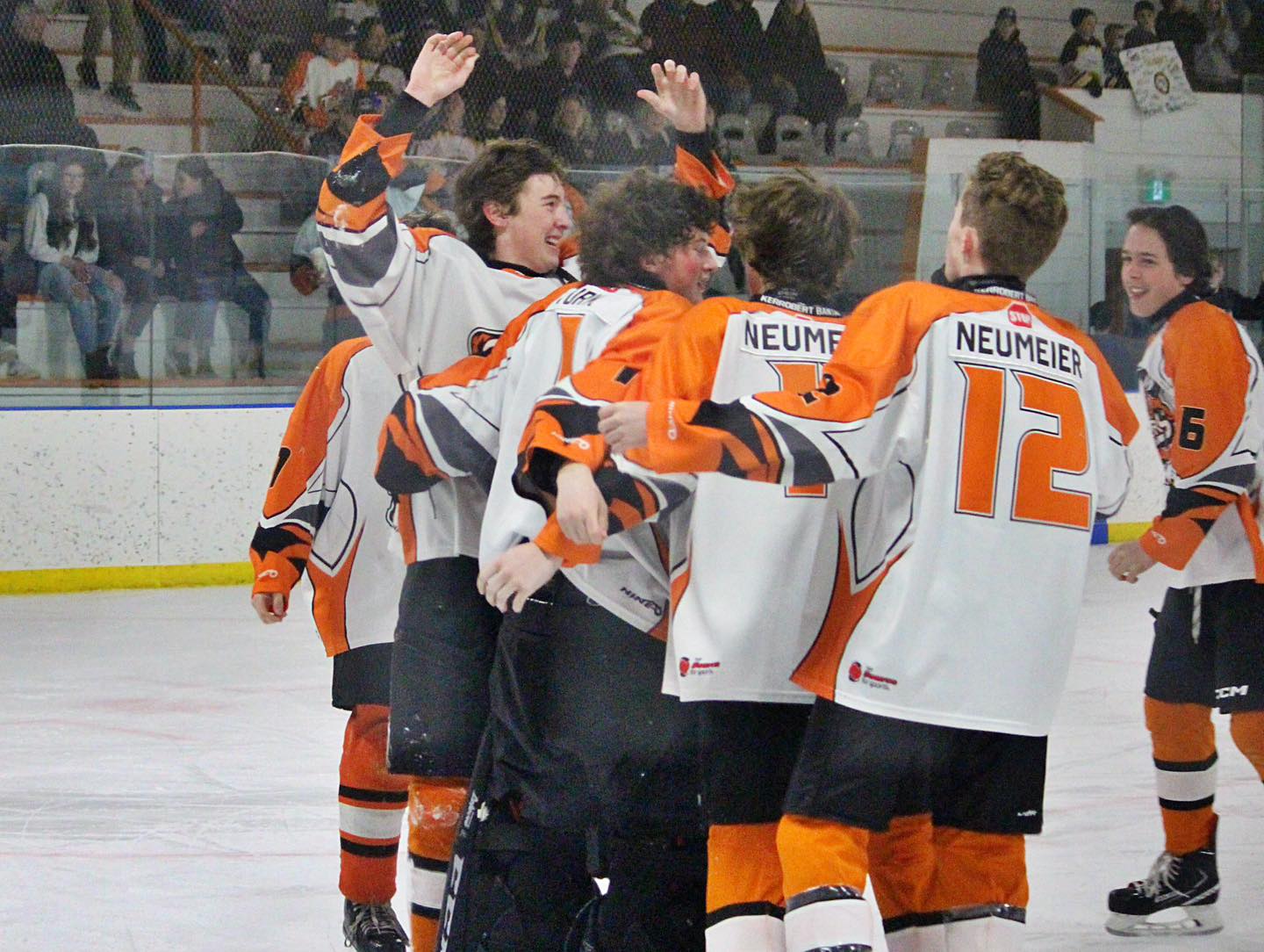 GALLERY: U15 KDL Tigers celebrate Provincial D win - WestCentralOnline ...