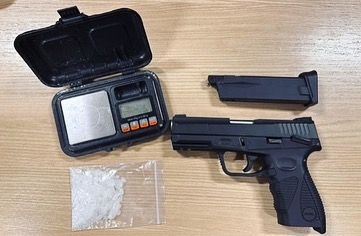 Police arrest two men, guns and drugs seized - DiscoverMooseJaw.com ...