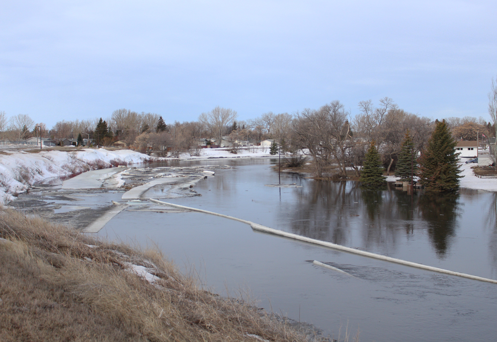Balmy temperatures accelerate melting - SwiftCurrentOnline.com - Local ...