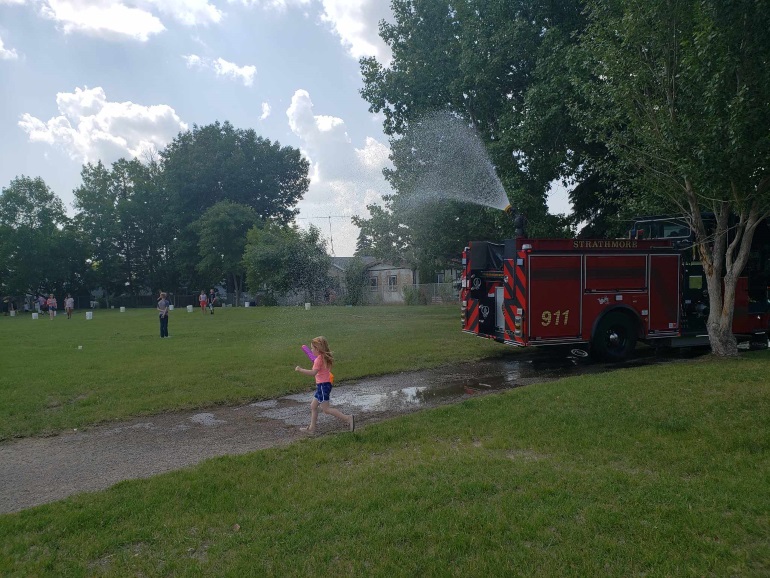 May the odds be in your favour: A water balloon FIGHT to end the school ...