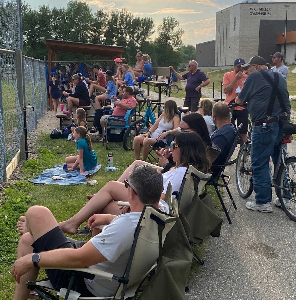 Altona Angels host Softball Night to celebrate a strong season ...