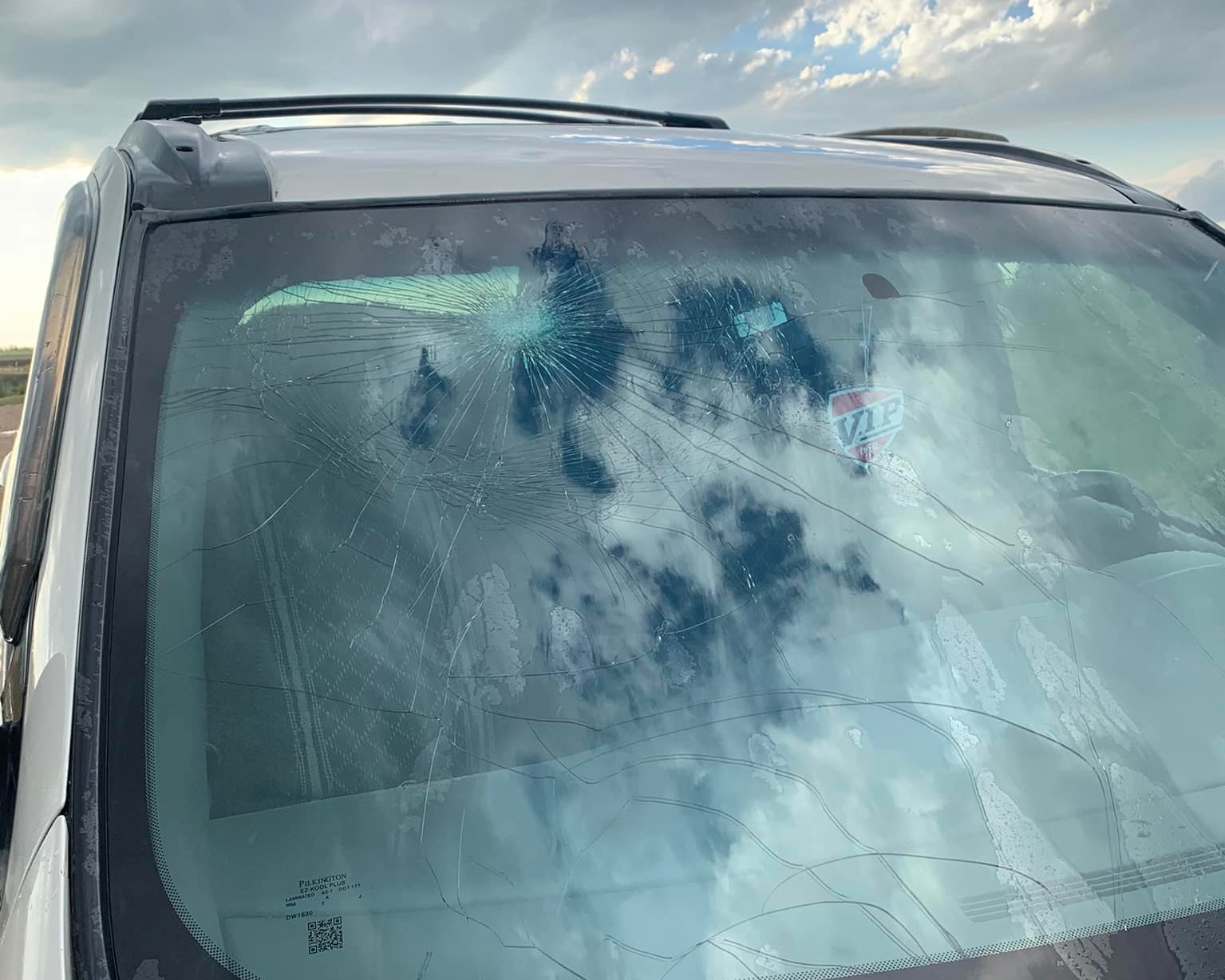 How do you know when a windshield crack needs to be fixed ...