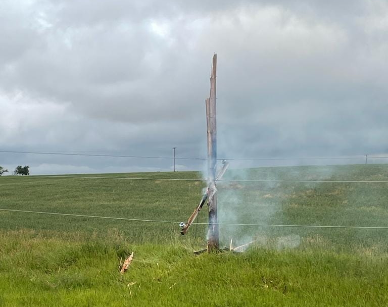 Lightning sparks fire and knocks out power - SwiftCurrentOnline.com ...