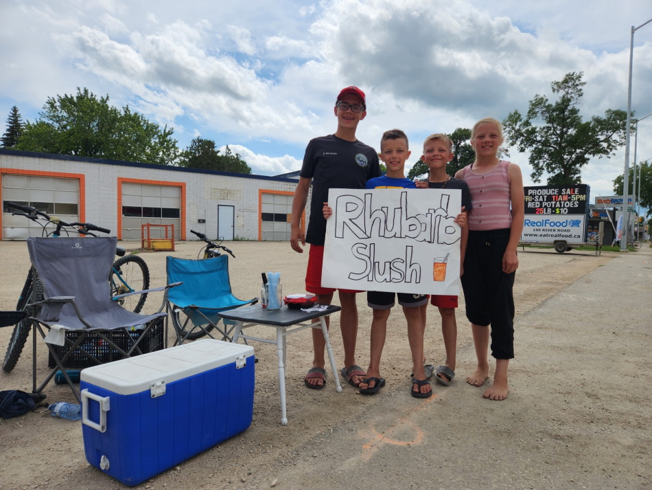 Portagers slurp up rhubarb slushies to fund young man's rugby dream ...
