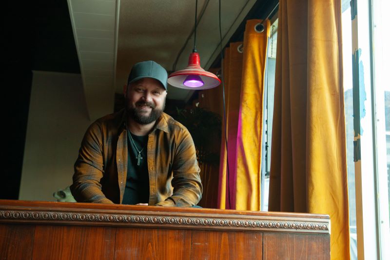 Canadian country star takes it to the streets of Swift Current this ...