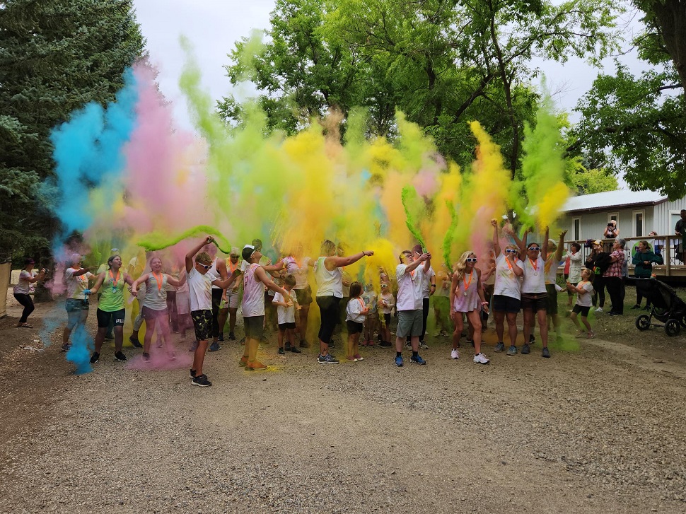 Colour the Lake sees over 100 get dyed in fun run - SwiftCurrentOnline ...