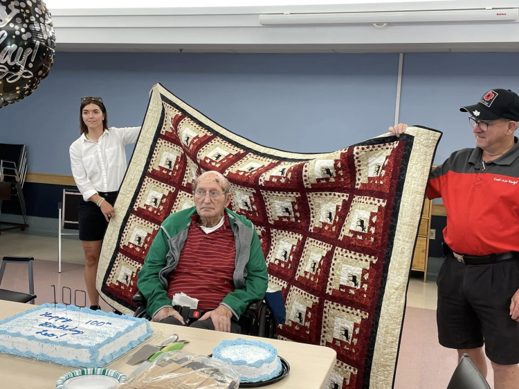 Second World War veteran Leo Saretsky celebrates 100th birthday ...