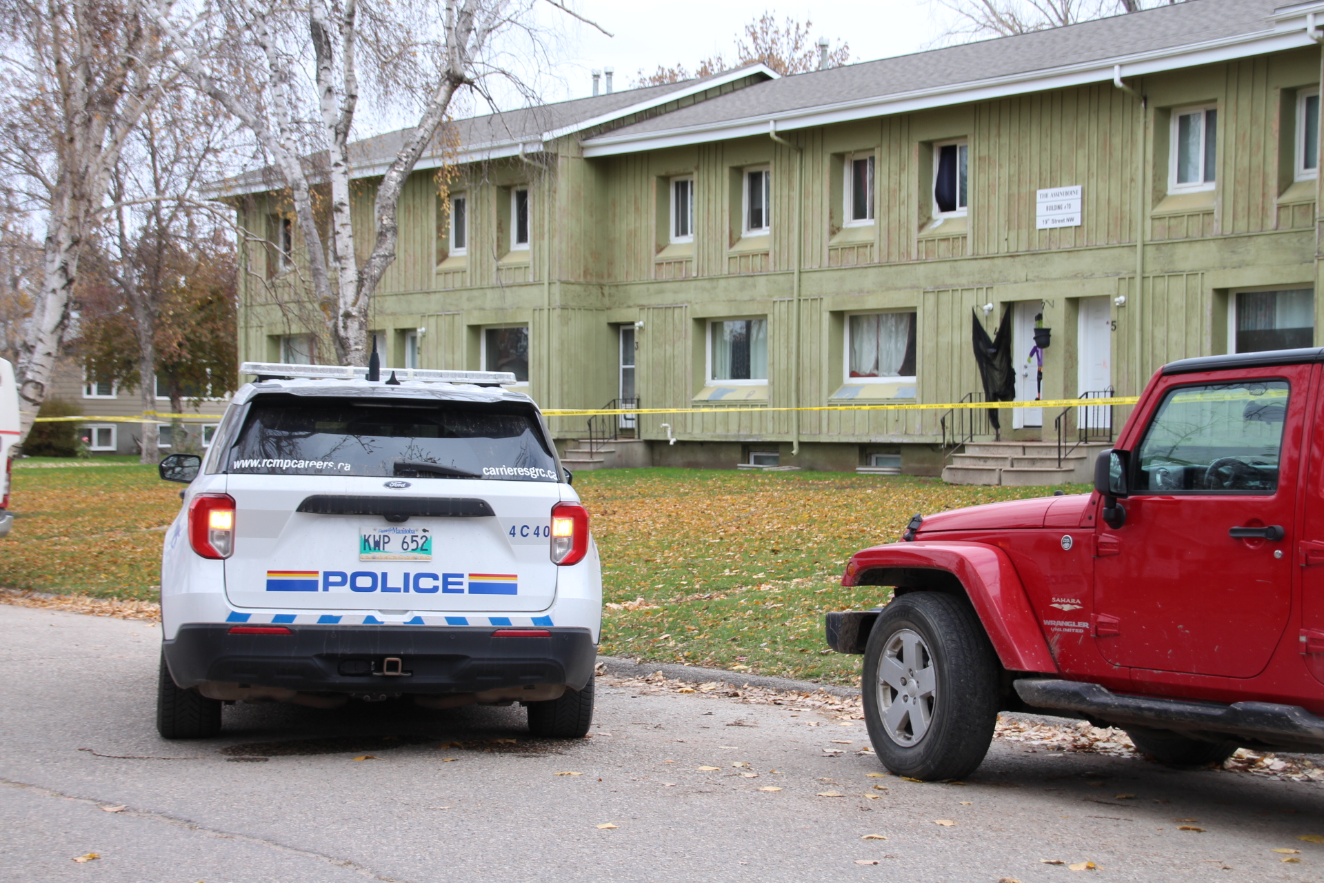 Portage RCMP cordon off Apartment block at Gigot and 19th St NW ...