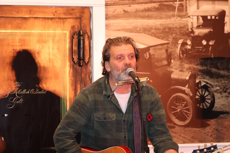 Mike Plume meets new fans, visits with familiar ones at Watson Concert ...