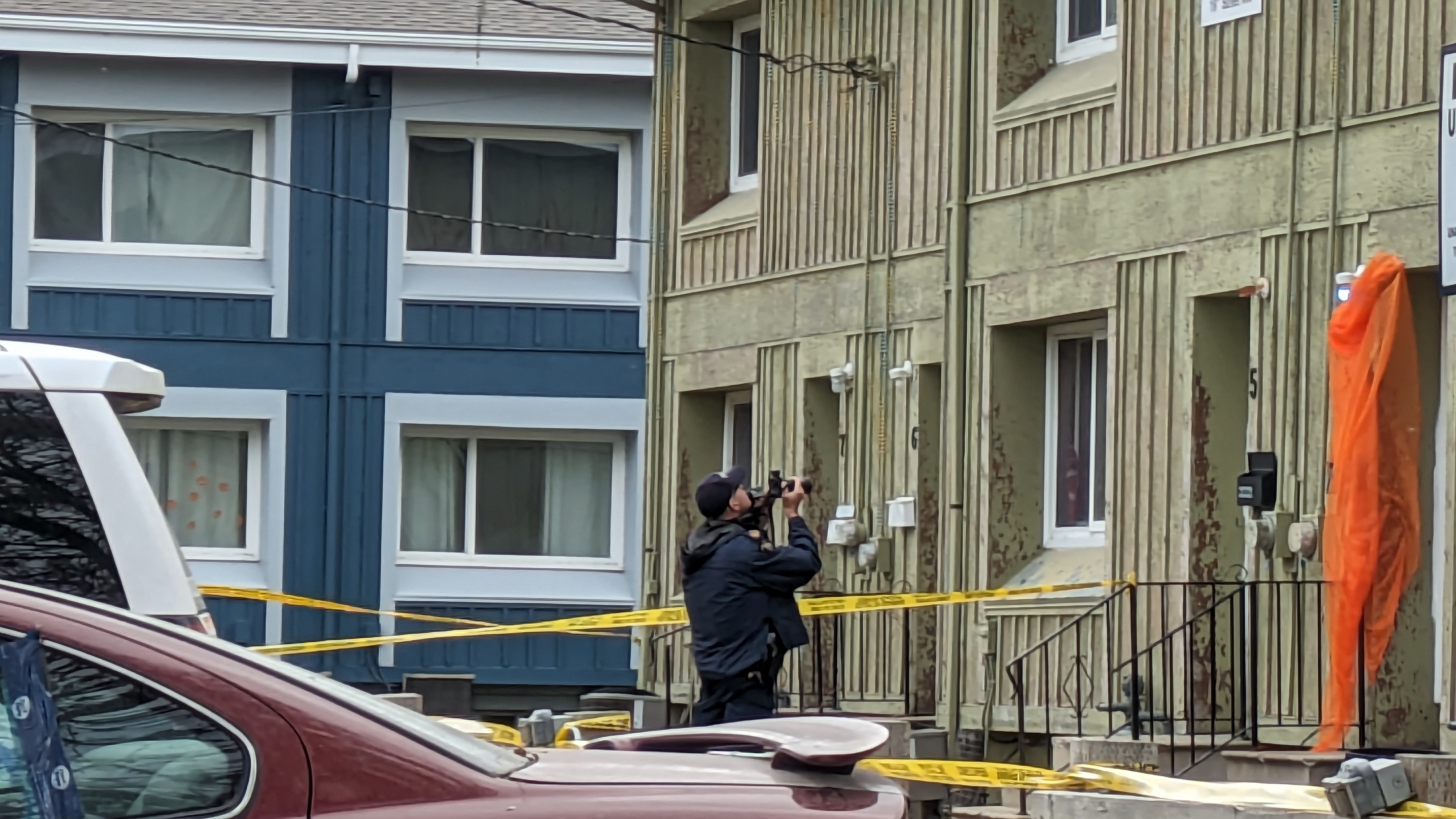 Portage RCMP cordon off Apartment block at Gigot and 19th St NW ...