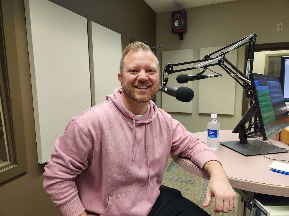 The Bromantics debut their new single and music video ...