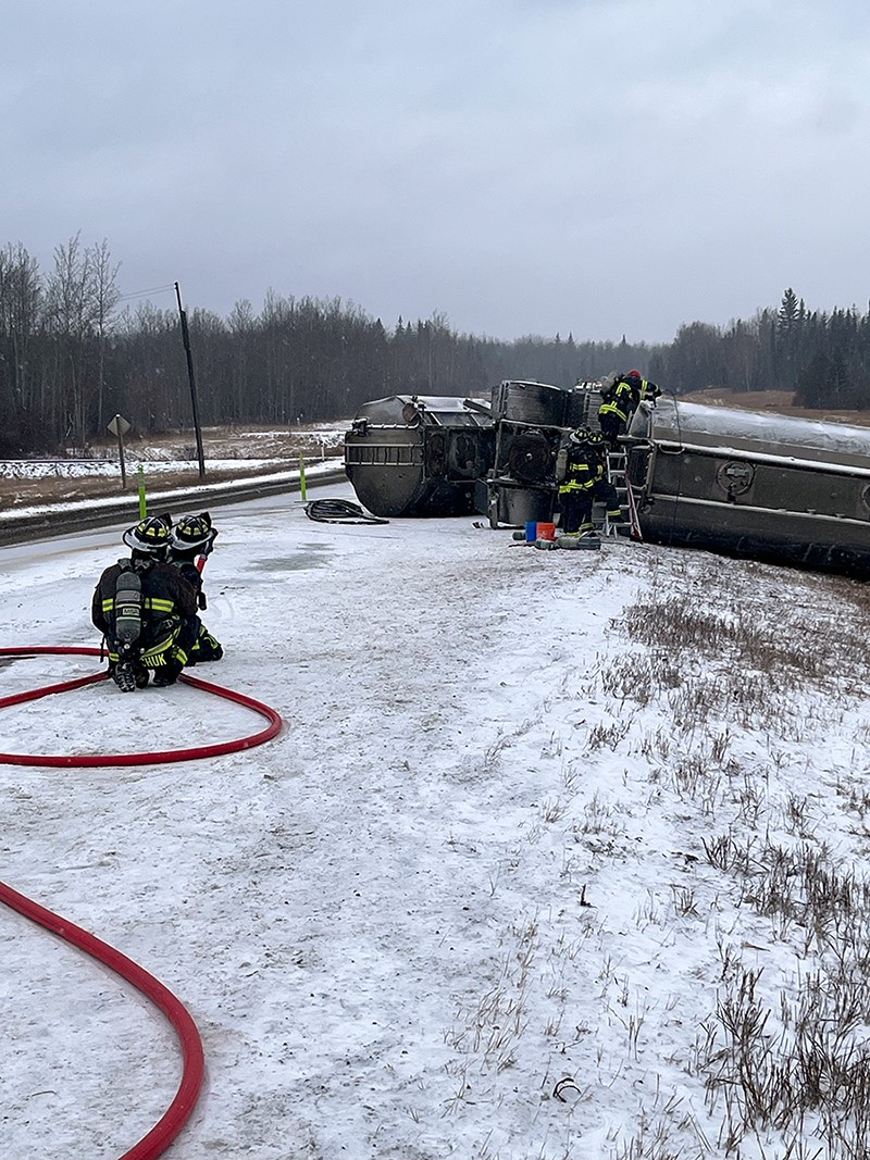 UPDATE: County Regional Fire crews on site of a tanker rollover ...