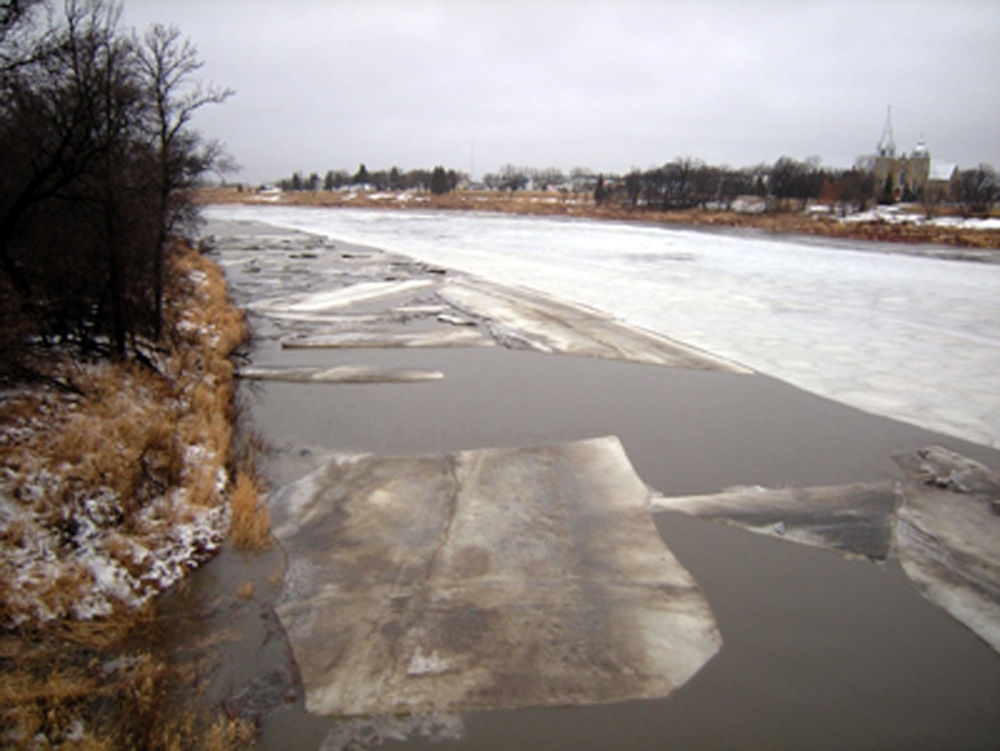 Risk of rising water along the Red River in the coming days, province ...
