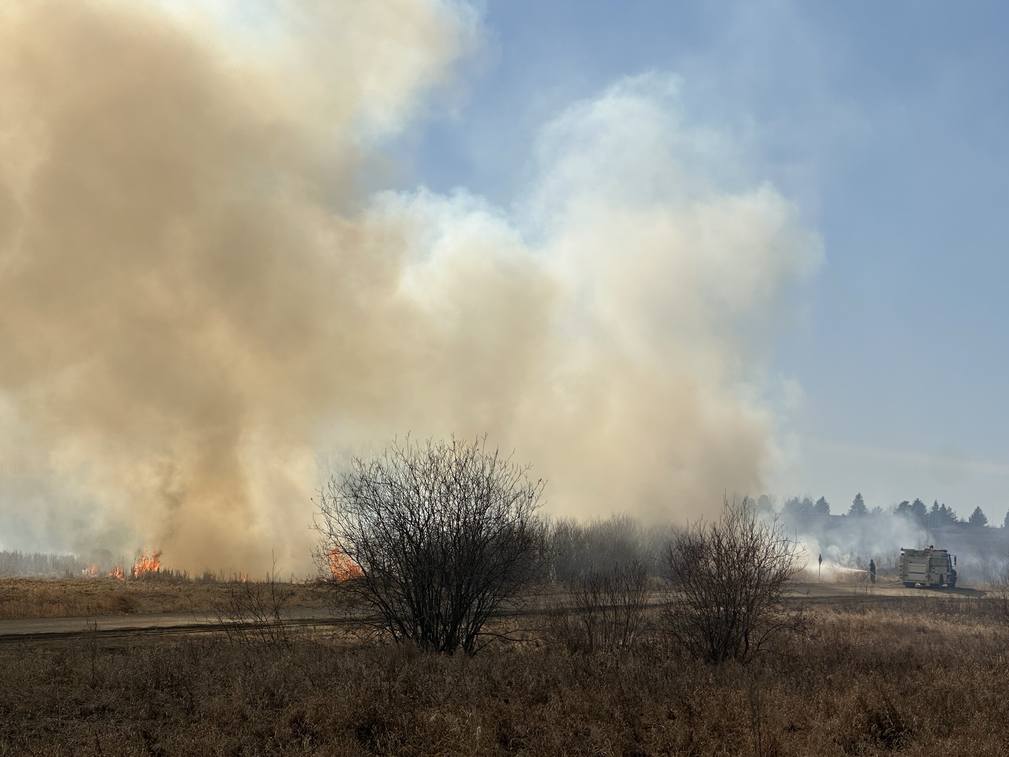 Crews battle large grass fire in Wetaskiwin County ...