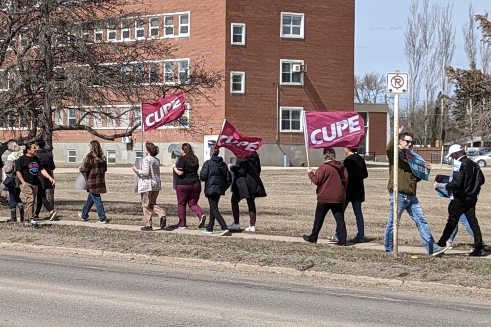 CUPE 5430 pickets in Weyburn: Wages, retention top concerns ...