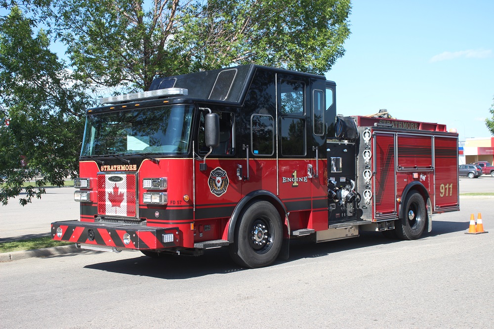 Strathmore, Chestermere fire departments helping to fight the wildfire ...