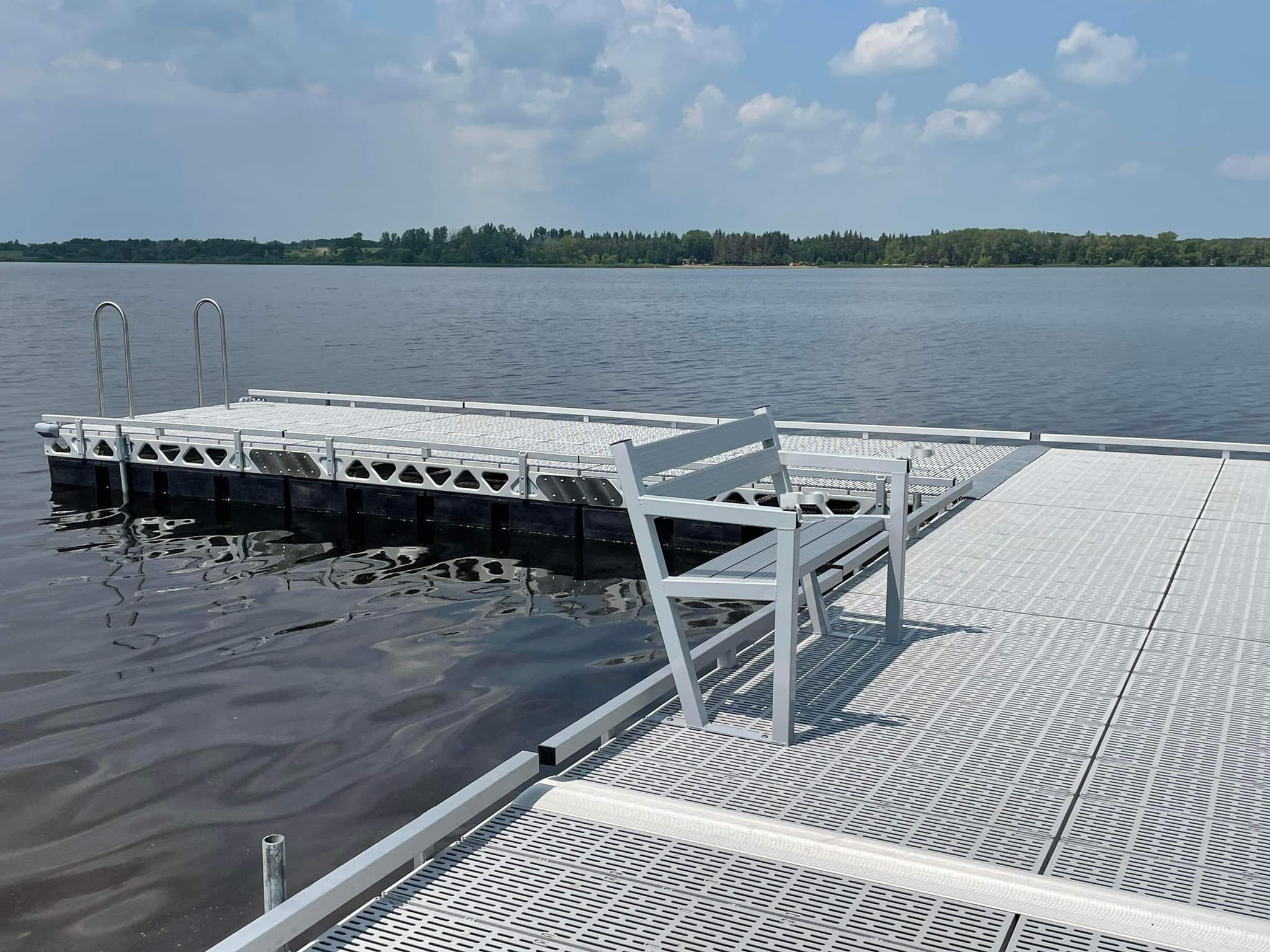 Friends of Rivers Lake adds wheelchair-friendly dock to Daly Beach ...
