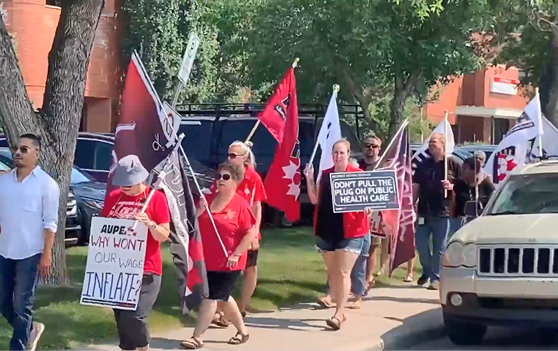 Union workers rally in High River as bargaining with AHS continues ...