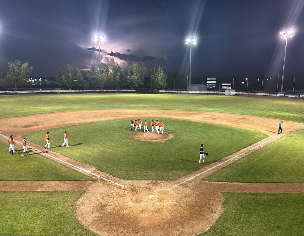 Stallions, Cardinals advance in Thursday senior ball action ...