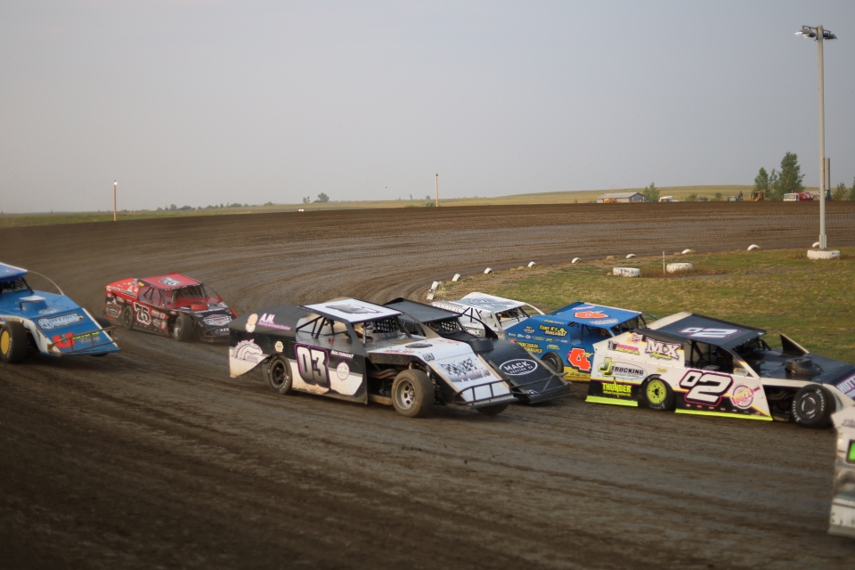 Dakota Classic Modified Tour races through Estevan Motor Speedway ...