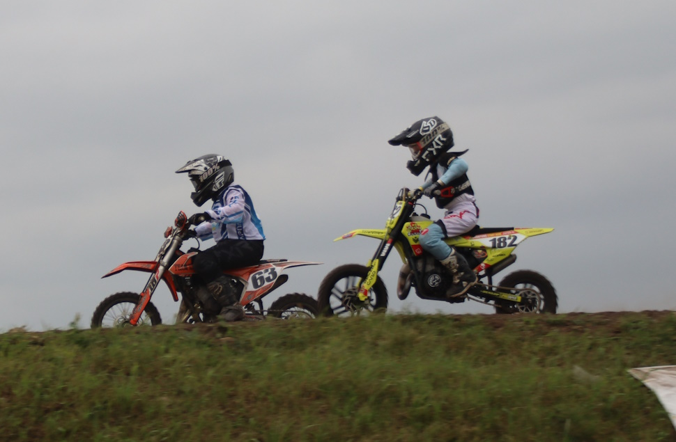 Moto-enthusiasts come out for race day: Grunthal Motocross in photos ...