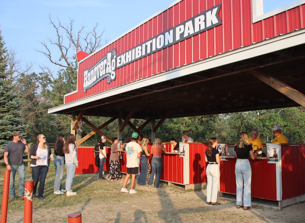 Lemonade, mini donuts, and bull riding: Hanover Ag Fair in photos ...