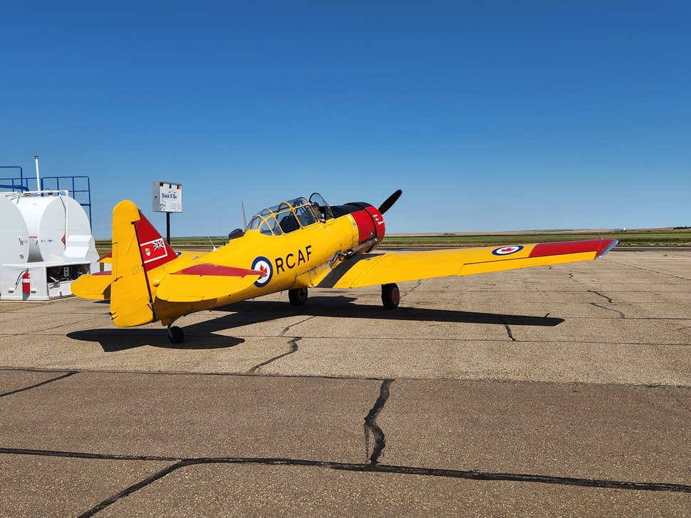 Swift Current Airport visited by WWII-era airplane - SwiftCurrentOnline ...