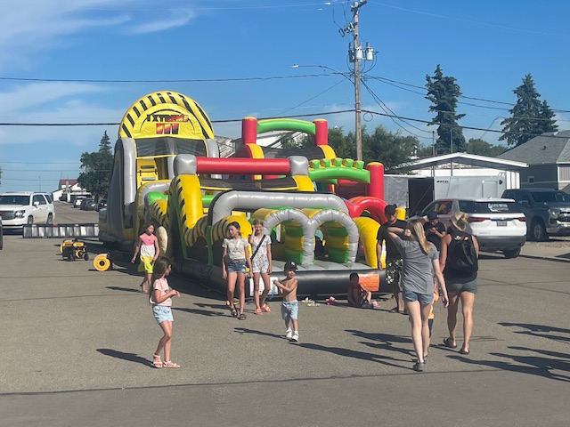 Macklin celebrates 30 years of bone tossing fun - WestCentralOnline ...