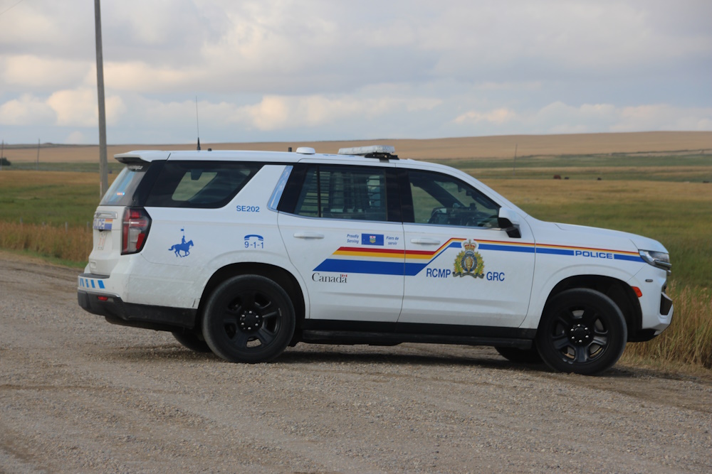 Shooting leaves one dead, Strathmore RCMP hunting for two suspects ...