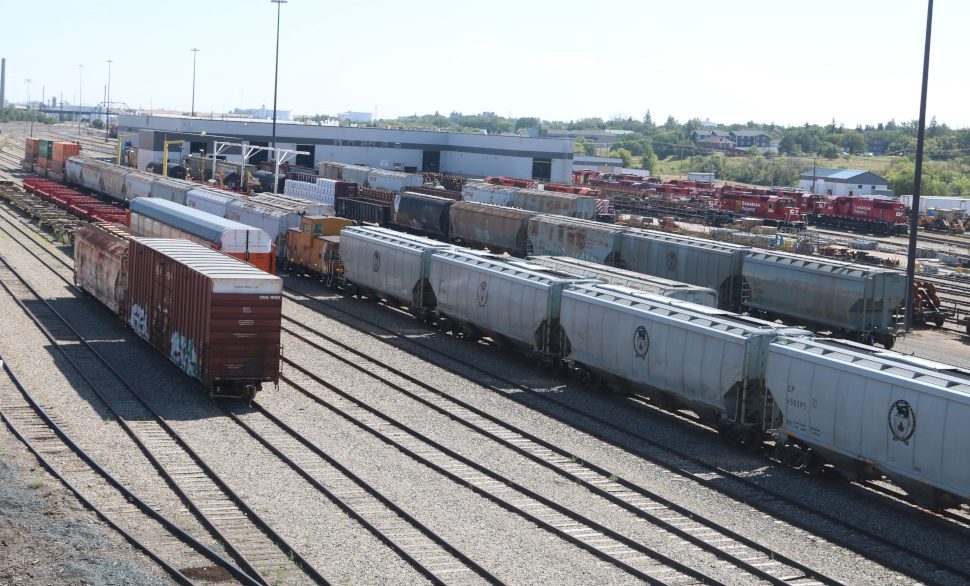 Rail union gives CN 72-hour strike notice, continuing rail stoppage ...