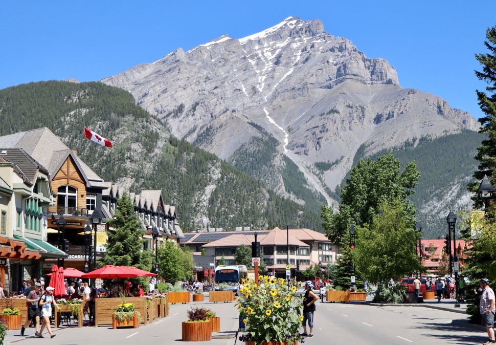 Banff, Lake Louise continue to welcome visitors - CochraneNow: Cochrane ...