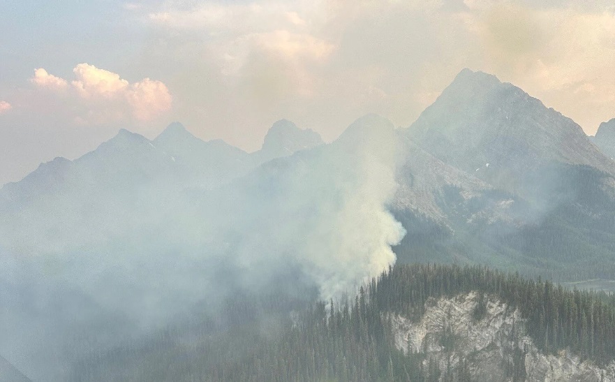 Wildfire crews fighting Burstall Lake blaze - CochraneNow: Cochrane ...